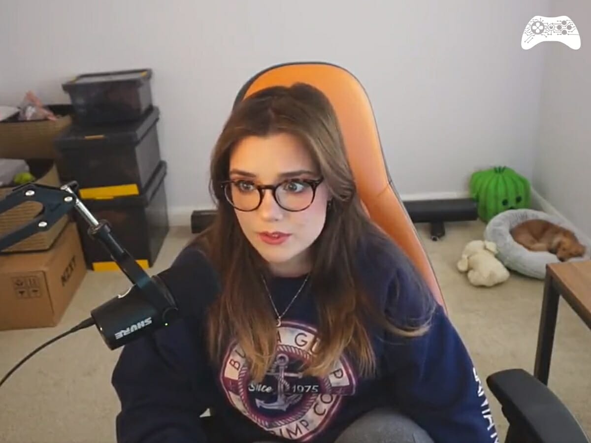 Streamer é confundida como profissional de sexo por banco