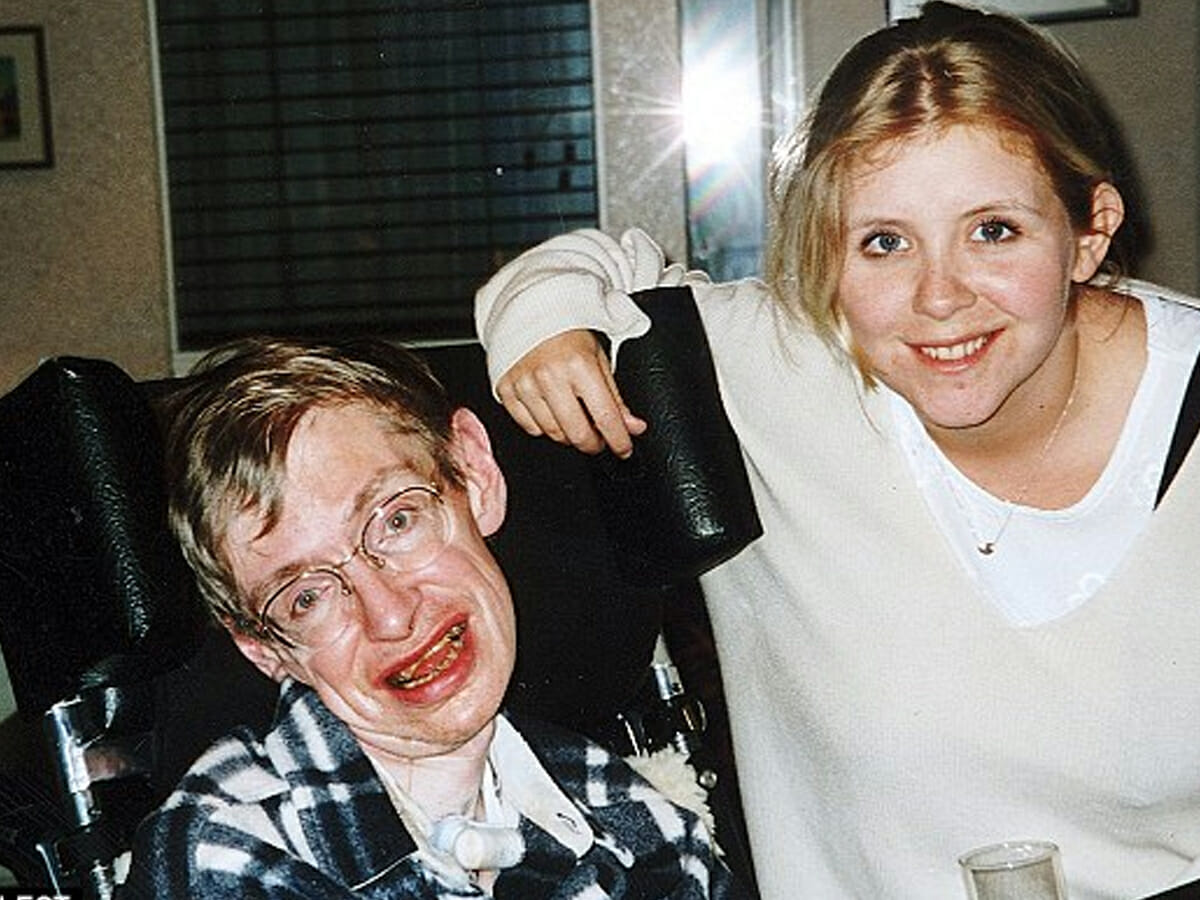Filha de Stephen Hawking confirma vinda ao Brasil para evento